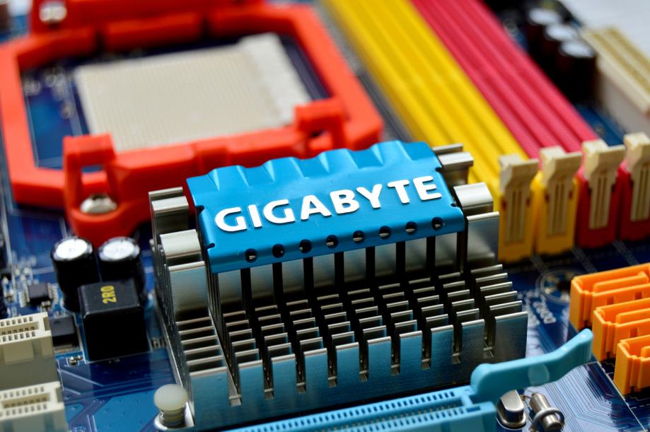 Gigabyte GA-M720-US3