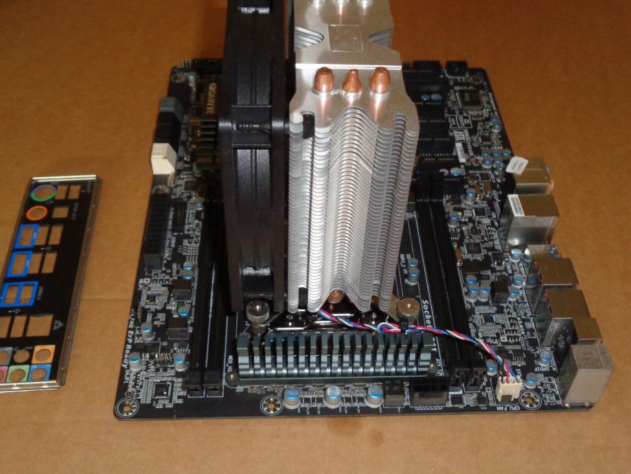 Gigabyte GA-X79-UD3 + CPU intel i7 3960X 3.6Ghz + 16gb ram + hladnjak