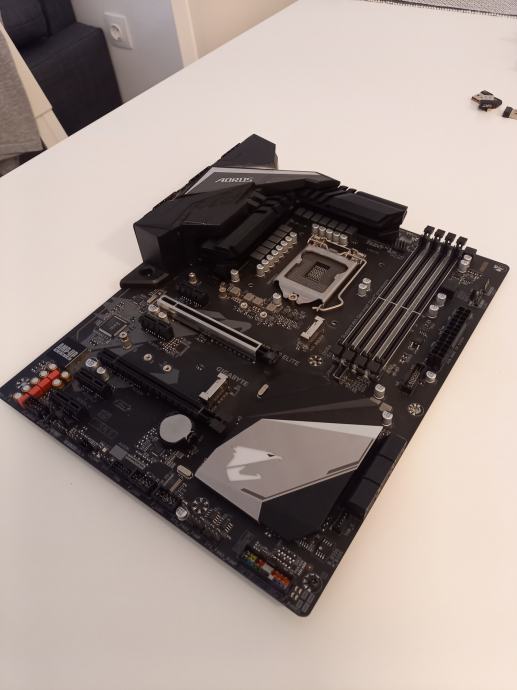 Gigabyte Z390 AORUS Elite
