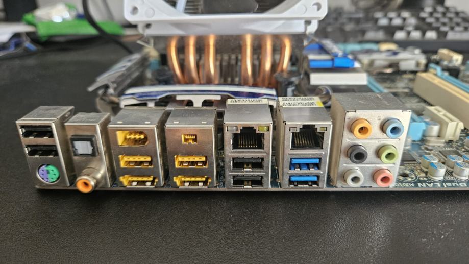 i3 P55a Radeon HD 5700
