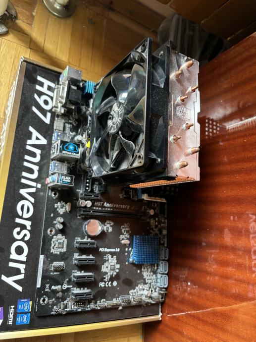 Intel i5 4670 + ASRock H97 Anniversary + 16GB Corsair Dominator DDR3