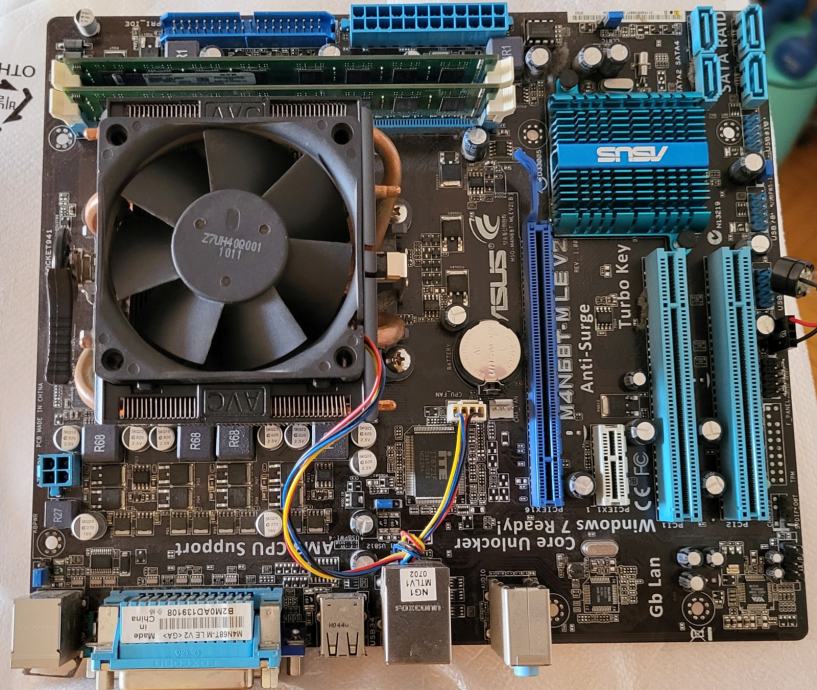 matična ASUS M4N68T-M LE V2 (AM3) + cpu Phenom II X4 965 + 4Gb DDR3