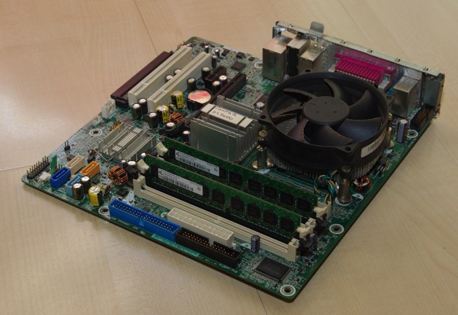 Matična HP DC7600, Sckt 775, PCIe + 1 GB DDR2 + Pentium D915