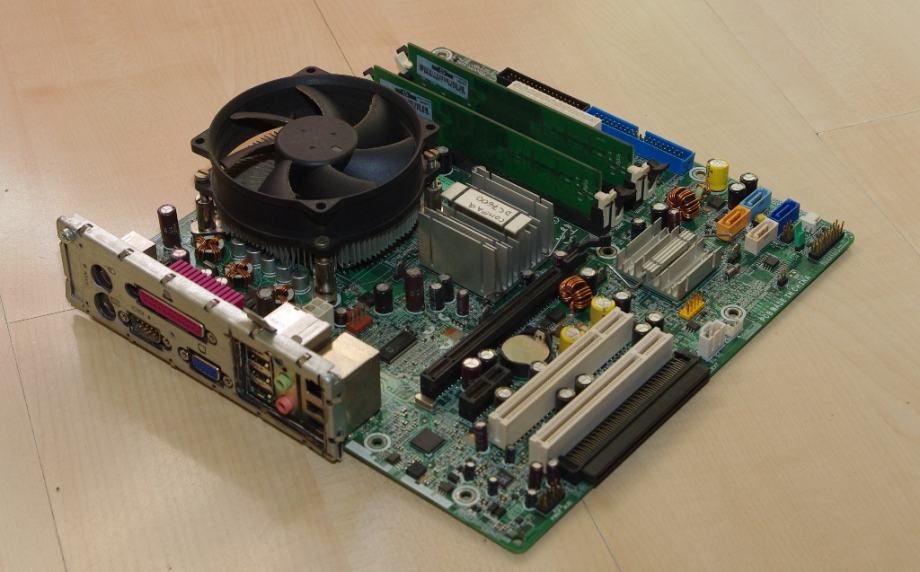 Matična HP DC7600, Sckt 775, PCIe + 1 GB DDR2 + Pentium D915