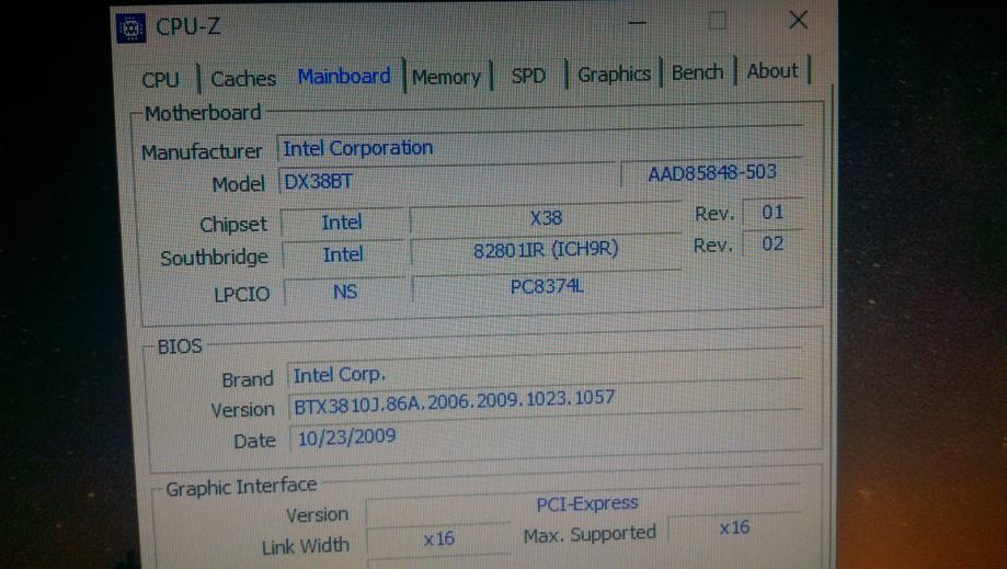 Matična Intel socket 775 DX38BT + procesor Intel quad core Q6600 ,DDR3