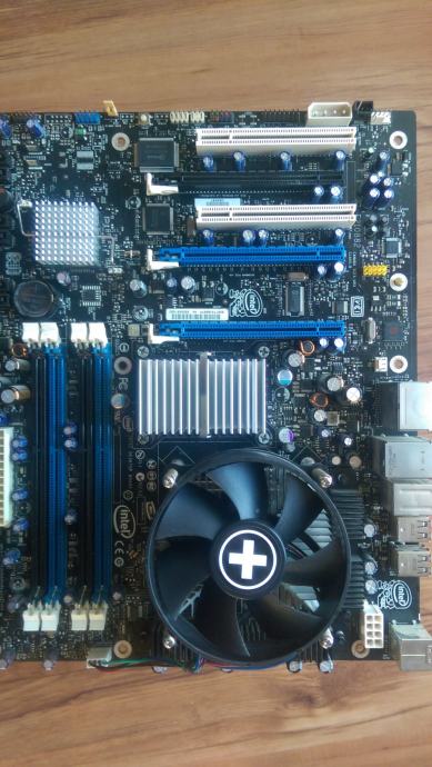 Matična Intel socket 775 DX38BT + procesor Intel quad core Q6600 ,DDR3