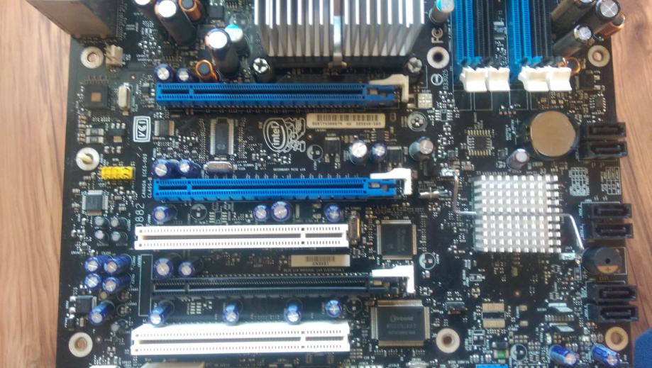 Matična Intel socket 775 DX38BT + procesor Intel quad core Q6600 ,DDR3