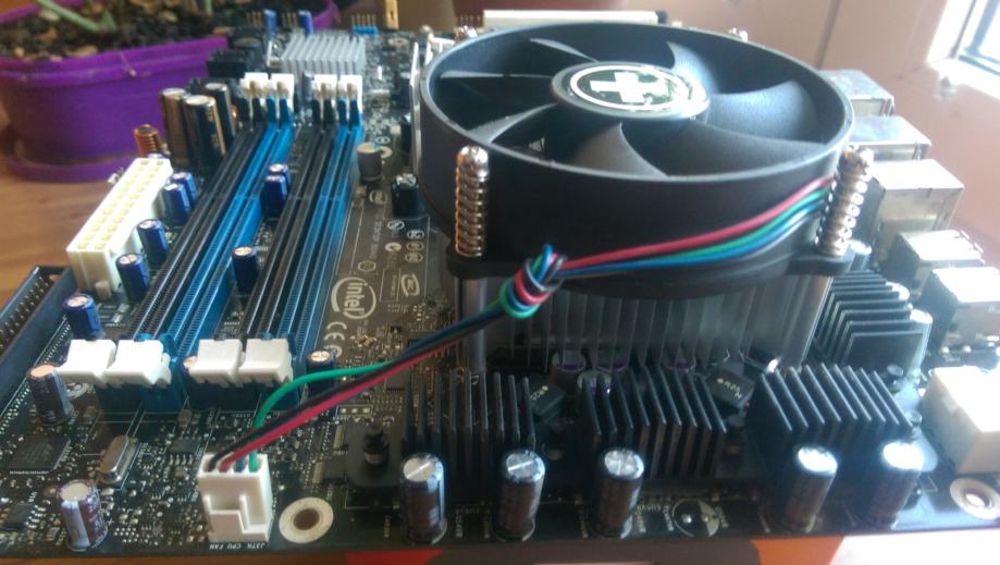 Matična Intel socket 775 DX38BT + procesor Intel quad core Q6600 ,DDR3