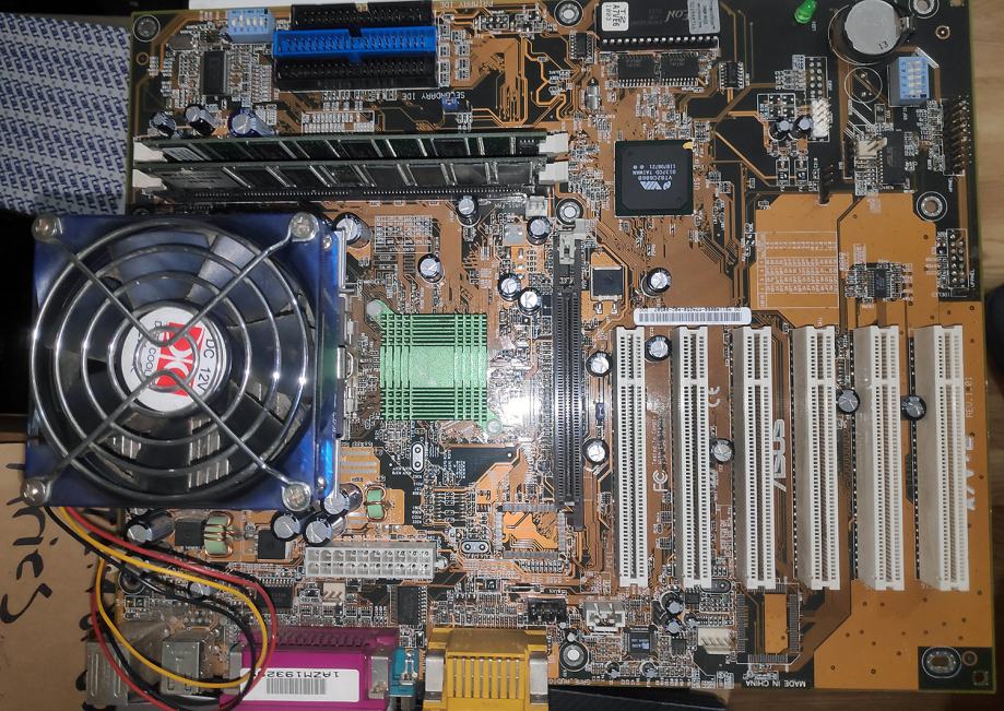 Matična ploča ASUS A7V-E + Duron 950 retro Socket A / Socket 462