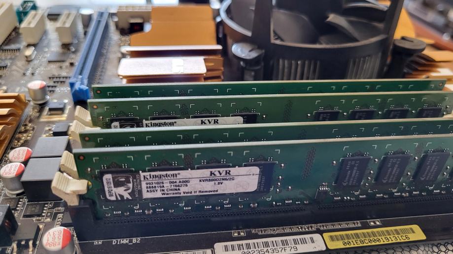 Matična ploča Asus P5Q sa procesorom Intel Q9400 i 8Gb RAM
