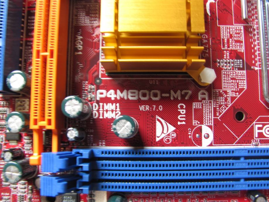 Nova matična ploča P4M800-M7A