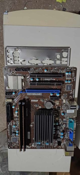 MSI C847MS-E33 z integ.CPUjem+cooler+4GB DDR3+io shield