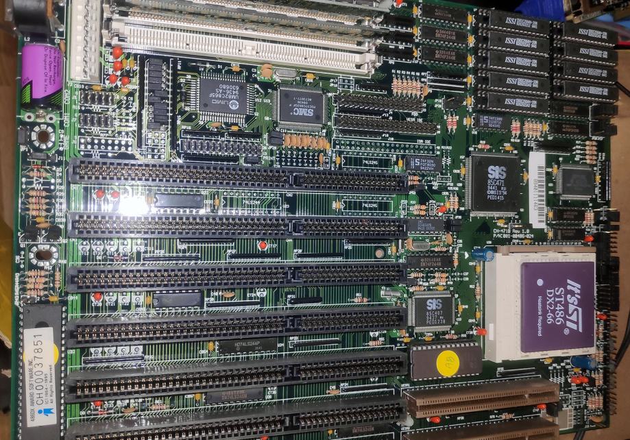 Retro super komplet - matična ploča Chicony CH-471B 486 proc. i ram