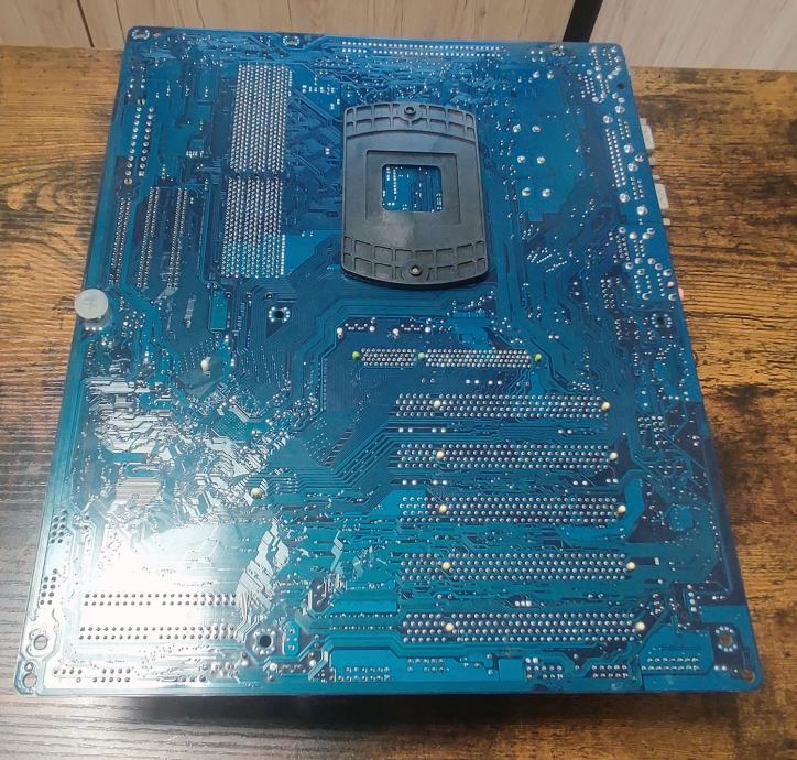 Socket 754 komplet ploča Gigabyte GA-K8NS Pro (neisp.) + Cpu + Zalman