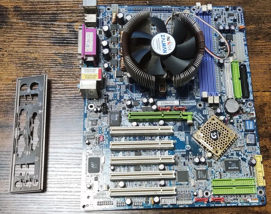 Socket 754 komplet ploča Gigabyte GA-K8NS Pro (neisp.) + Cpu + Zalman