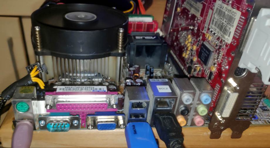 Socket 775 matična ploča Asus P5GD1-VM Vintage + cpu i mem.