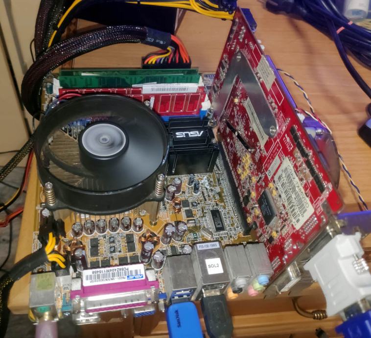 Socket 775 matična ploča Asus P5GD1-VM Vintage + cpu i mem.