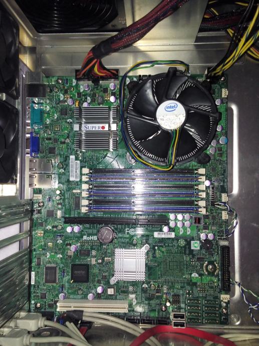 Super Micro X8STI-F soc 1366, Intel i7 920 procesor, 3GB DDR3 1333MHz