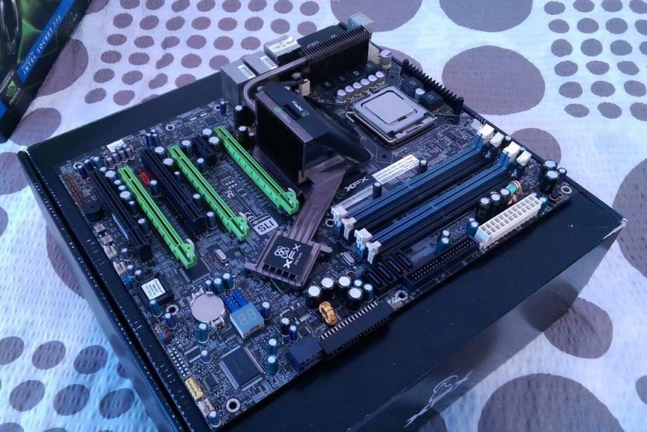 XFX nForce 780i SLI DDR2 Intel Socket 775 matična ploča