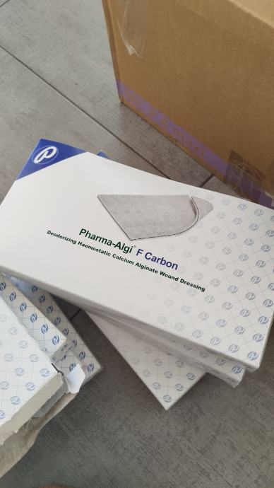 Alginanatna obloga za rane s dodatkom aktivnog ugljena. NOVO