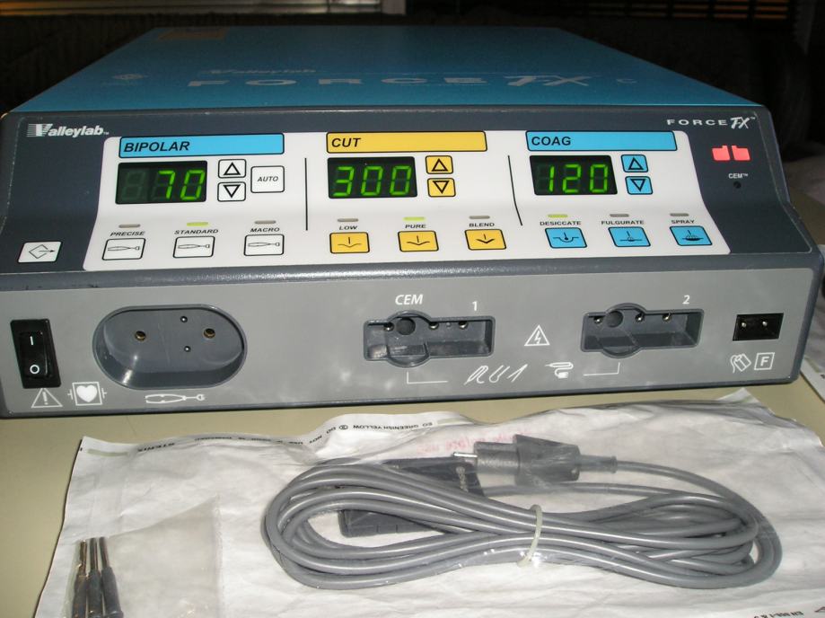 Kirurški nož (USA) Valleylab model Force F sa autobipolar opcijom
