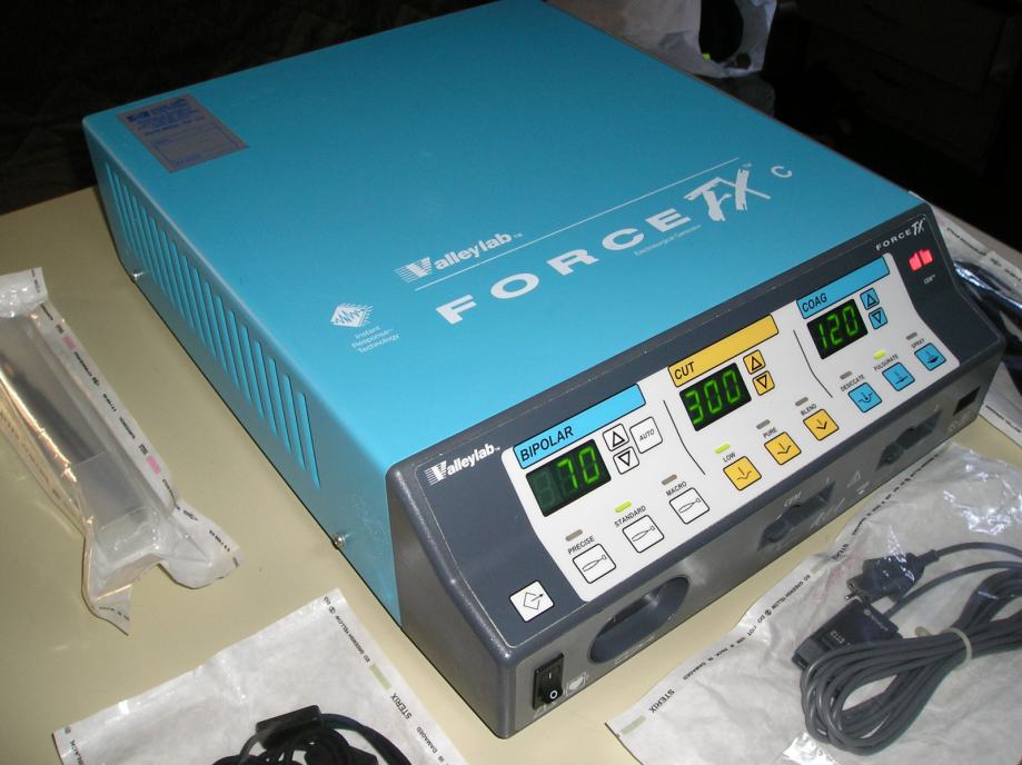 Kirurški nož (USA) Valleylab model Force F sa autobipolar opcijom