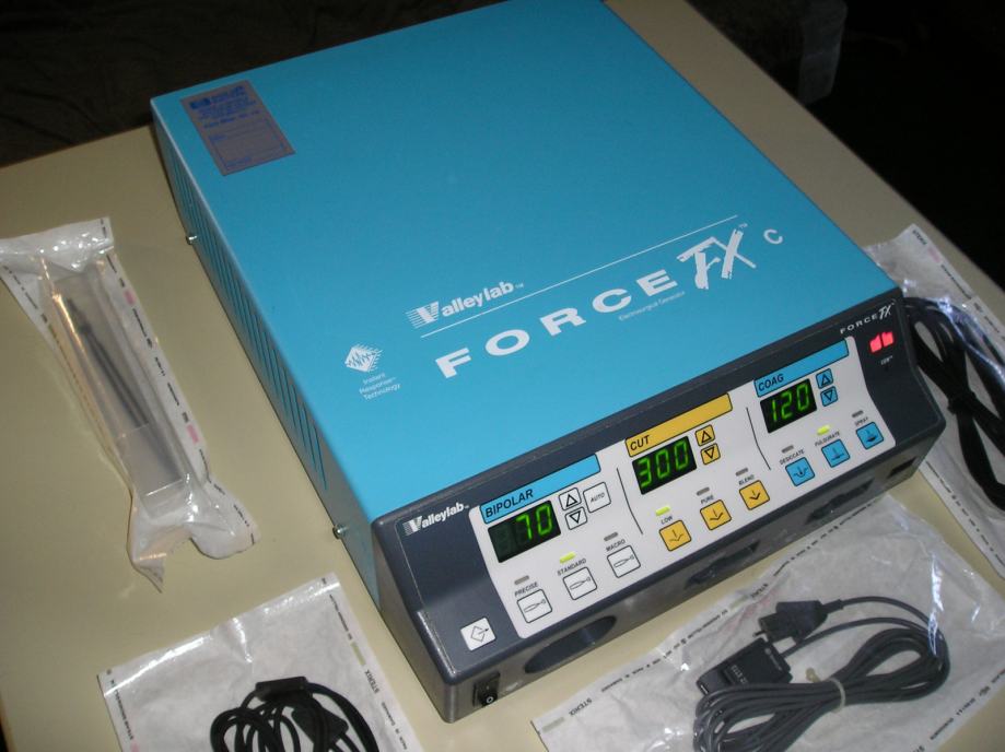 Kirurški nož (USA) Valleylab model Force F sa autobipolar opcijom