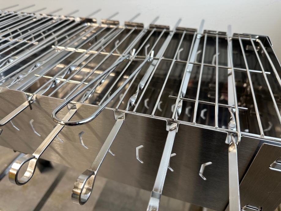 Roštilj od INOXa, 12 inox štapića za ražnjiće, rešetka 78x30 cm, NOVO