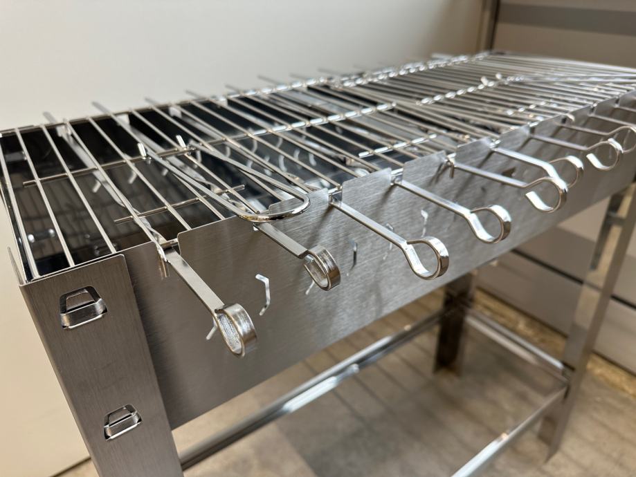 Roštilj od INOXa, 12 inox štapića za ražnjiće, rešetka 78x30 cm, NOVO