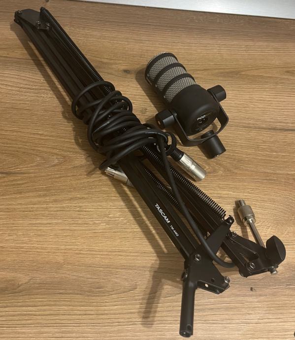 Rode PodMIc mikrofon + Tascam TM-AM2 pomični stalak + kablovi