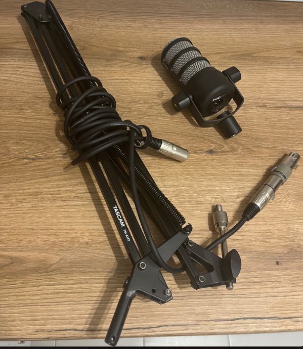 Rode PodMIc mikrofon + Tascam TM-AM2 pomični stalak + kablovi