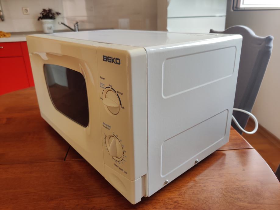 Mikrovalna pećnica BEKO MWC 2000 MW