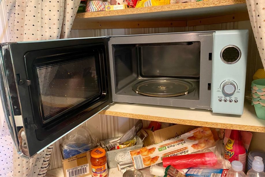 Retro mikrovalna pećnica s opcijom grila, svijetlo plava