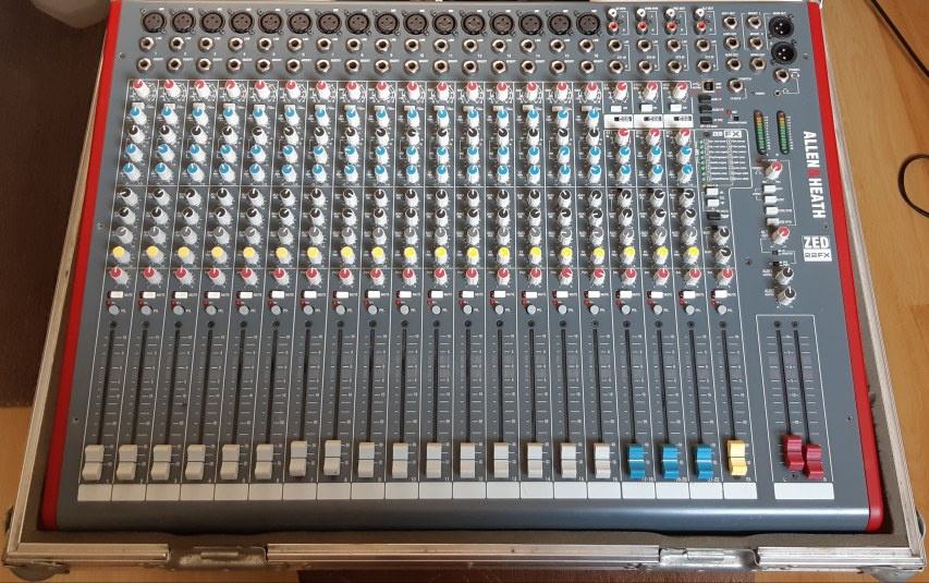 Allen Heath Zed 22 FX + kofer