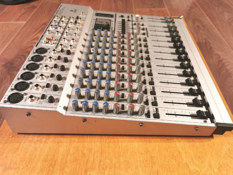 Behringer Eurorack MX1804X mikser + drveni kovčeg