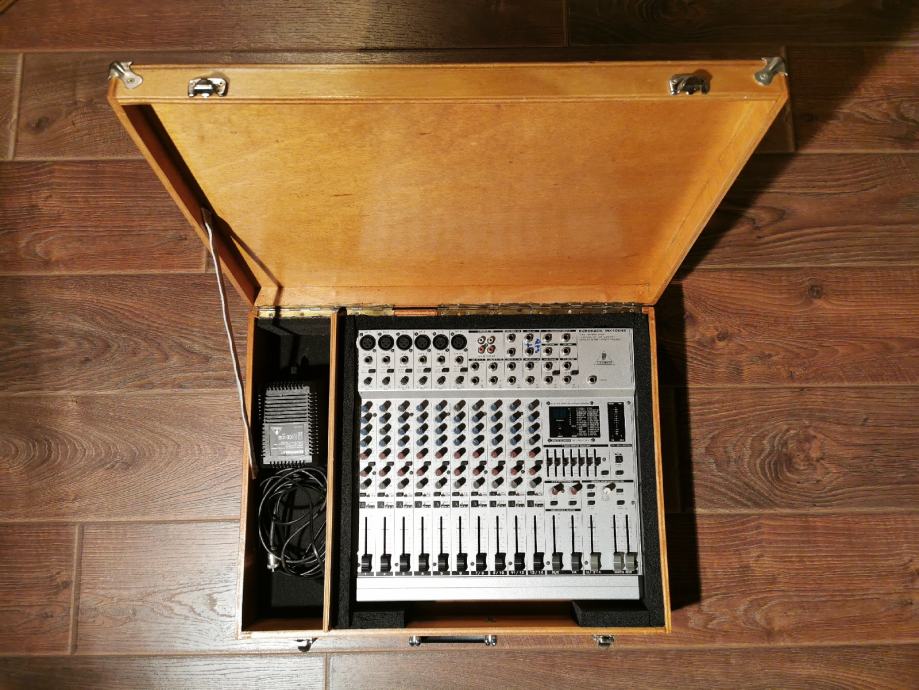 Behringer Eurorack MX1804X mikser + drveni kovčeg