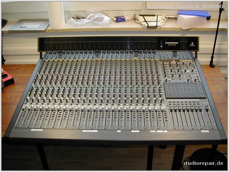 Behringer MX 8000 plus Meterbridge