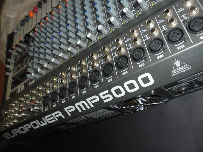 Behringer PMP5000 2x600 W HITNO!!!!!!