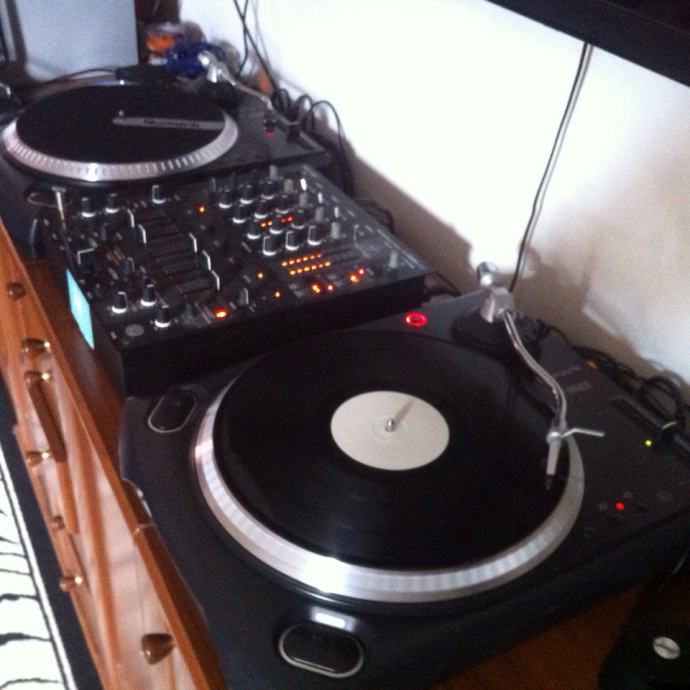 DJ GRAMOFONI 2x Numark TT1625 (Direct drive)