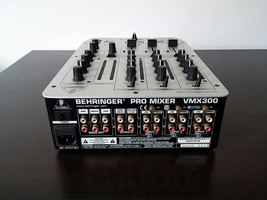 Behringer VMX 300