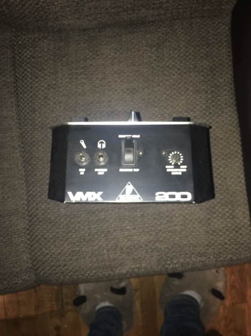 Behringer VMX200 DJ mikseta