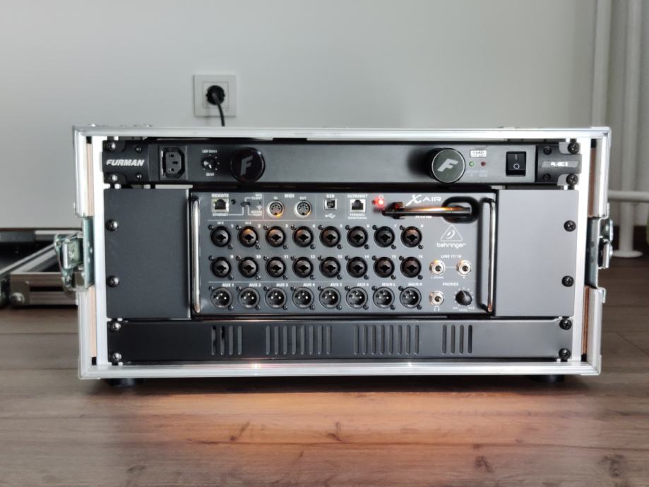 Behringer X AIR XR18 & Furman PL-8 CE + Case