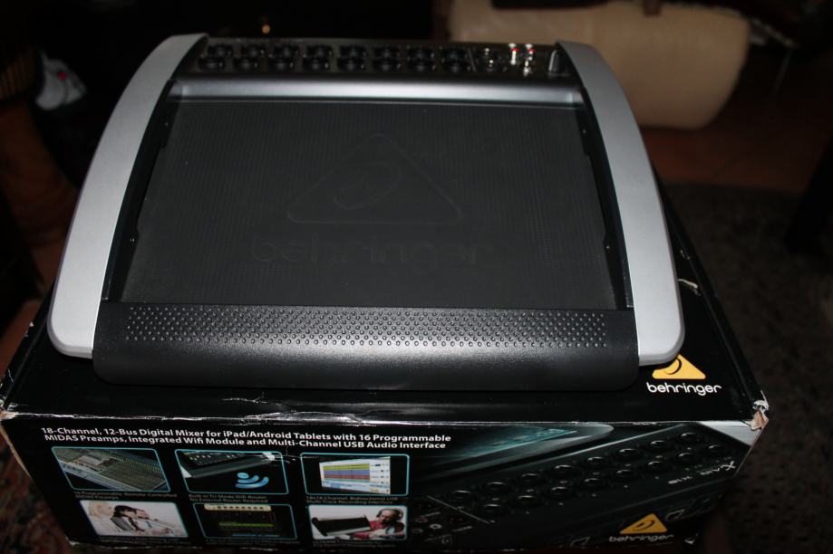 Behringer x18