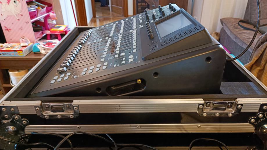 Behringer X32 Compact + case