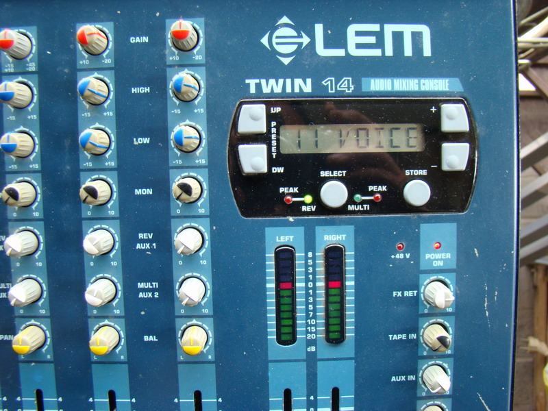 LEM Twin 14 Powered mixer