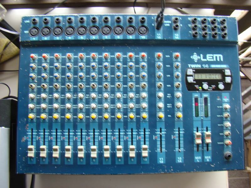 LEM Twin 14 Powered mixer