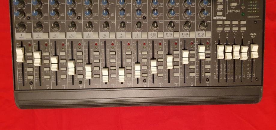 Mackie 1642-VLZ Pro mikser