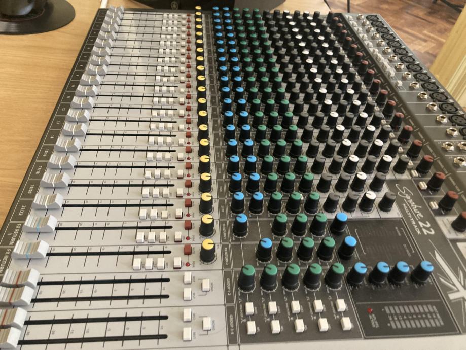 Mikser Soundcraft Signature 22MTK