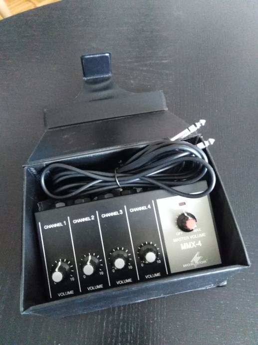 Monacor MMX-4 4-kanalni mikrofonski miks pult