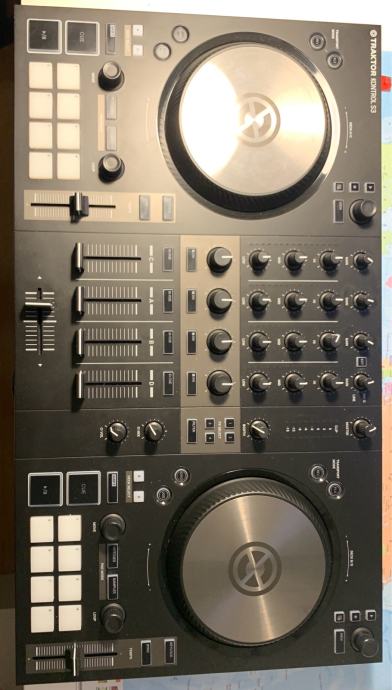 Native Instruments DJ Controller Traktor S3
